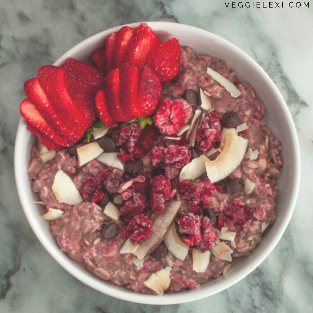 Pink Overnight Oats - Veggie Lexi